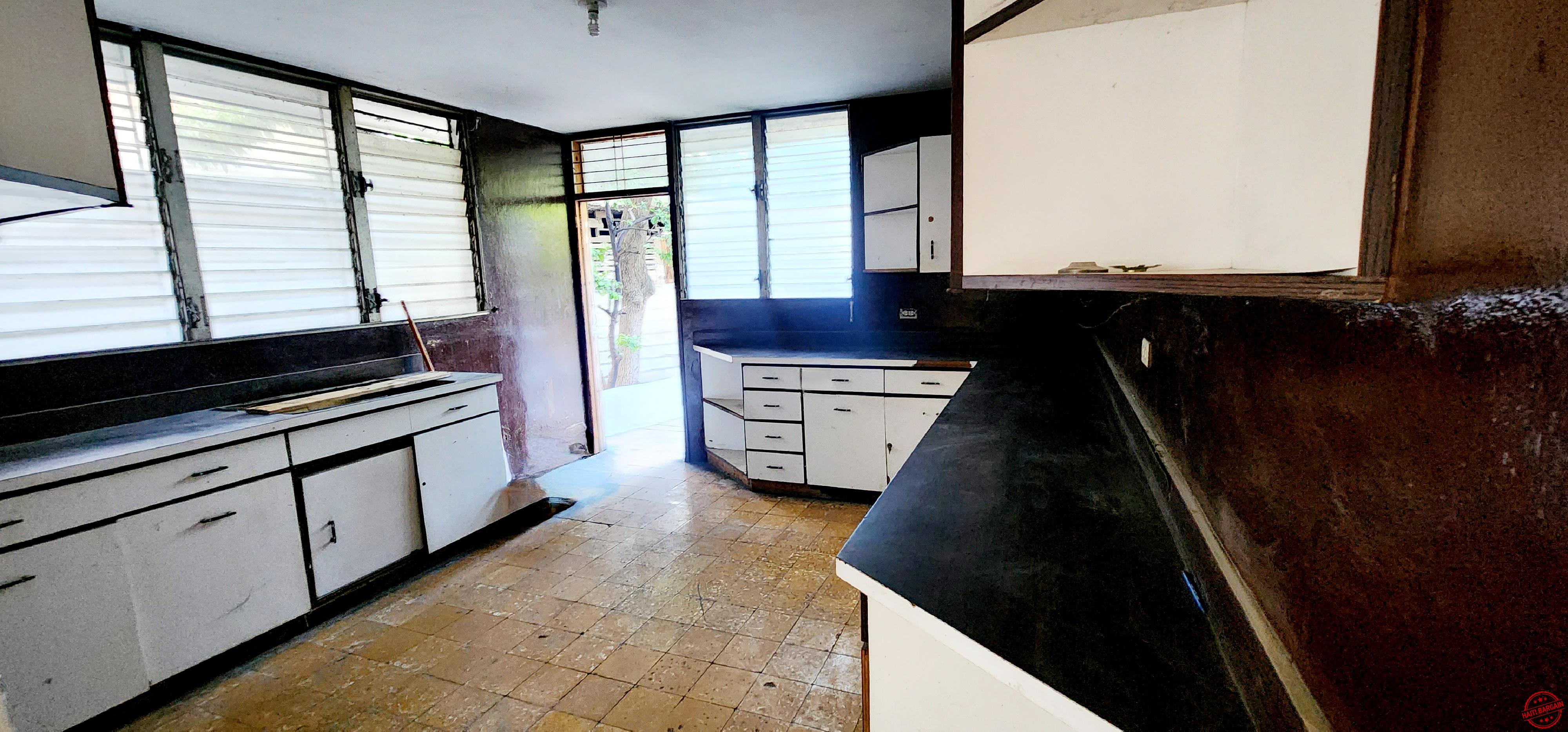 Homes For Sale - MAISON A VENDRE, ZONE: DELMAS 65